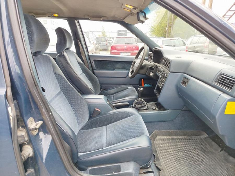 Blue Volvo 850 1996 in Tallinn, with an engine capacity of 2.40 L and mileage of 260 thousand km for 699 €, photo 7 on AUTOMOTO.COM.LV