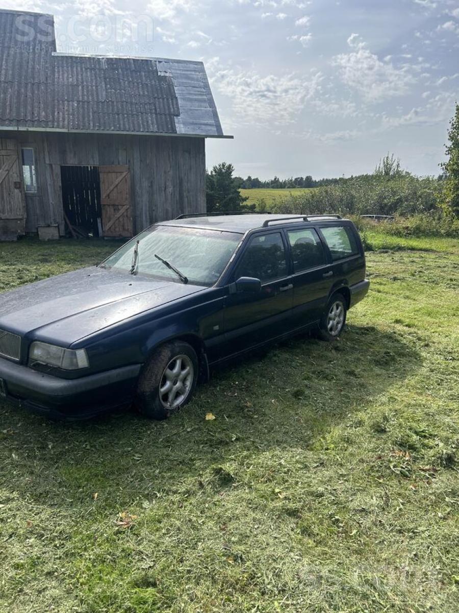 Синий Вольво 850 1995 в Рига, объемом двигателя 2.40 л и пробегом 225 тыс. км за 700 €, фото 3 на AUTOMOTO.COM.LV