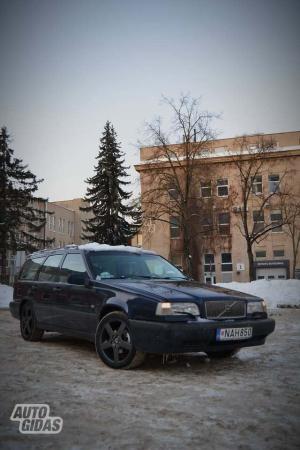 Zils Volvo 850 1996 Viļņa, ar dzinēja tilpumu 2.00 L un nobraukumu 310 tūkst. km par 1850 €, foto  vietnē AUTOMOTO.COM.LV