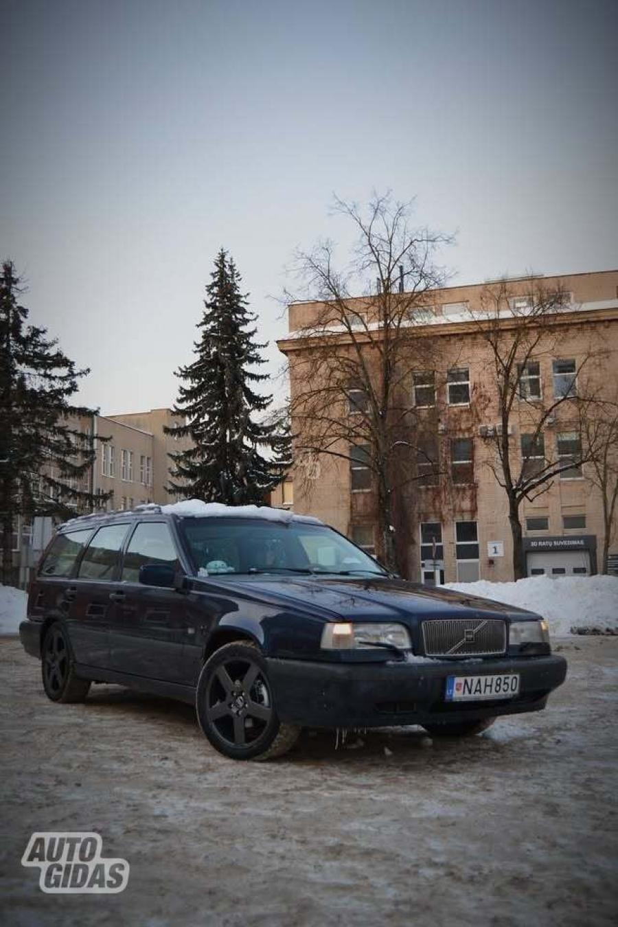 Blue Volvo 850 1996 in Vilnius, with an engine capacity of 2.00 L and mileage of 310 thousand km for 1850 €, photo 1 on AUTOMOTO.COM.LV