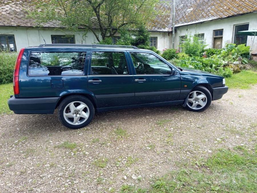 Zaļš Volvo 850 1996 Valmiera, ar dzinēja tilpumu 2.50 L un nobraukumu 273 tūkst. km par 4499 €, foto 1 vietnē AUTOMOTO.COM.LV