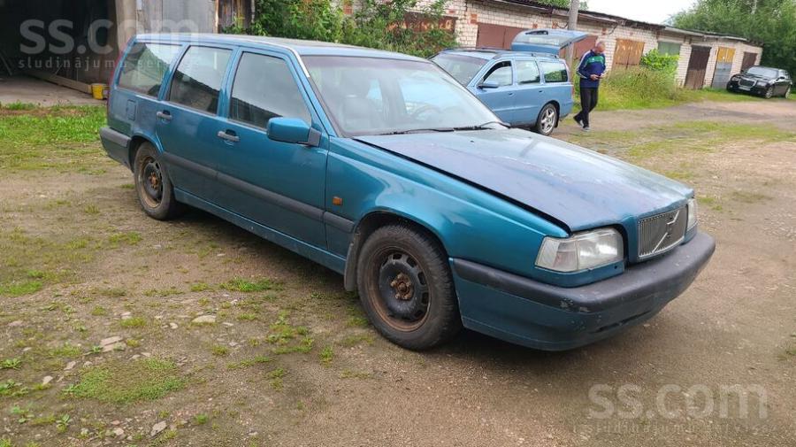 Green Volvo 850 1996 in Balvi, with an engine capacity of 2.50 L and mileage of 390 thousand km for 1100 €, photo 1 on AUTOMOTO.COM.LV