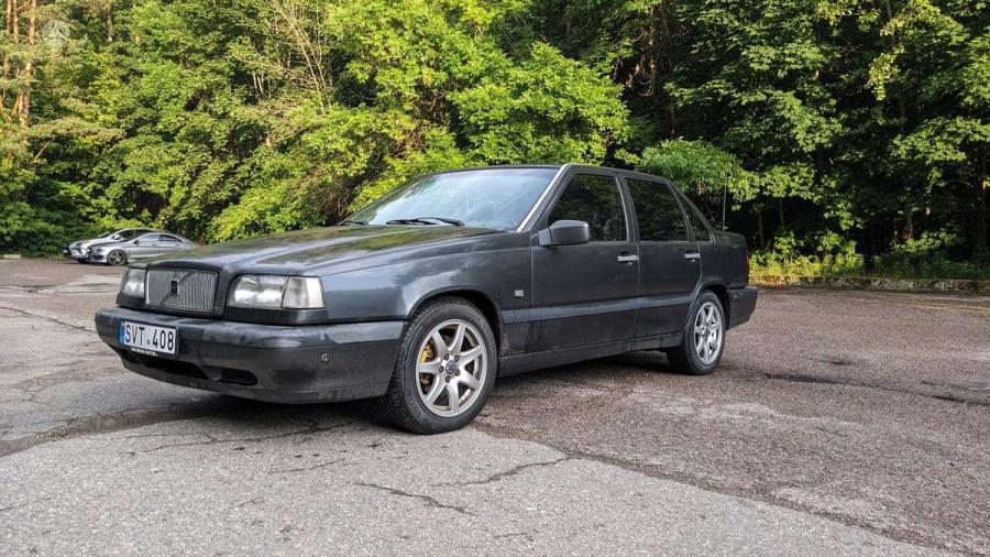 Pelēks Volvo 850 1994 Viļņa, ar dzinēja tilpumu 2.44 L un nobraukumu 293 tūkst. km par 1200 €, foto 1 vietnē AUTOMOTO.COM.LV