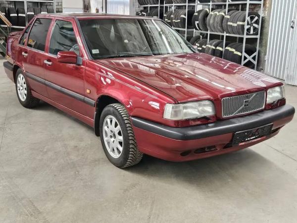 Red Volvo 850 1995 in Jekabpils, with an engine capacity of 2.40 L and mileage of 0 thousand km for 1500 €, photo 1 on AUTOMOTO.COM.LV