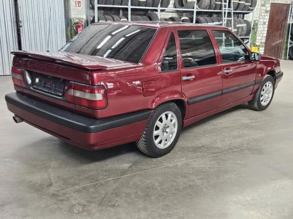 Red Volvo 850 1995 in Jekabpils, with an engine capacity of 2.40 L and mileage of 0 thousand km for 1500 €, photo 3 on AUTOMOTO.COM.LV