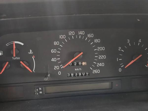Red Volvo 850 1995 in Jekabpils, with an engine capacity of 2.40 L and mileage of 0 thousand km for 1500 €, photo 9 on AUTOMOTO.COM.LV
