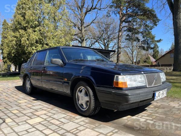 Blue Volvo 940 1995 in Riga, with an engine capacity of 2.30 L and mileage of 560 thousand km for 500 €, photo 1 on AUTOMOTO.COM.LV