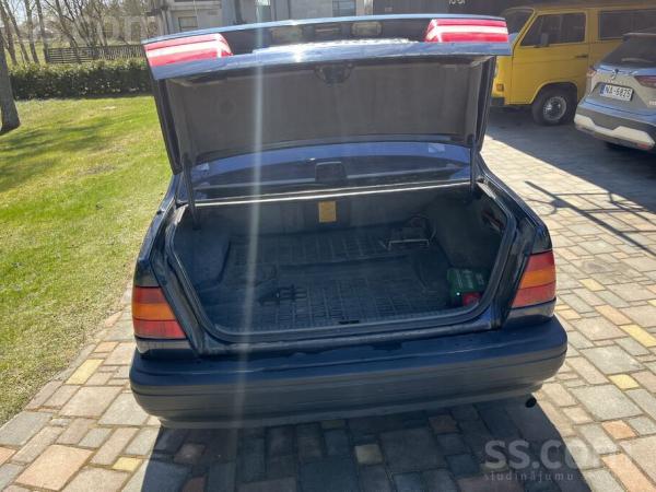 Blue Volvo 940 1995 in Riga, with an engine capacity of 2.30 L and mileage of 560 thousand km for 500 €, photo 5 on AUTOMOTO.COM.LV