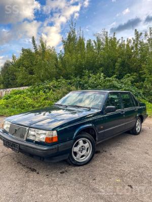 Zaļš Volvo 940 1990 Ogre, ar dzinēja tilpumu 2.30 L un nobraukumu 271 tūkst. km par 2500 €, foto  vietnē AUTOMOTO.COM.LV