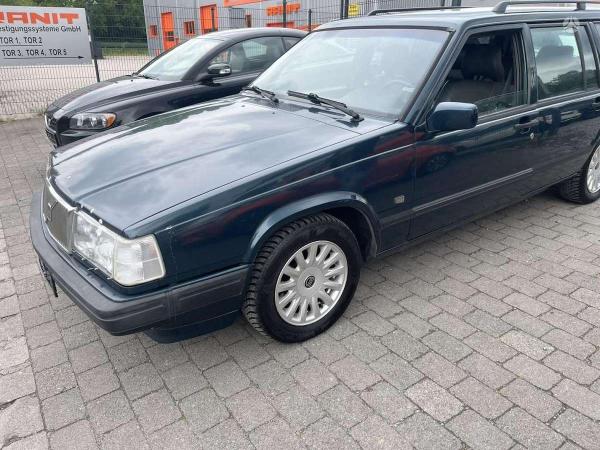 Green Volvo 940 1997 in Alytus, with an engine capacity of 2.32 L and mileage of 390 thousand km for 8000 €, photo 7 on AUTOMOTO.COM.LV