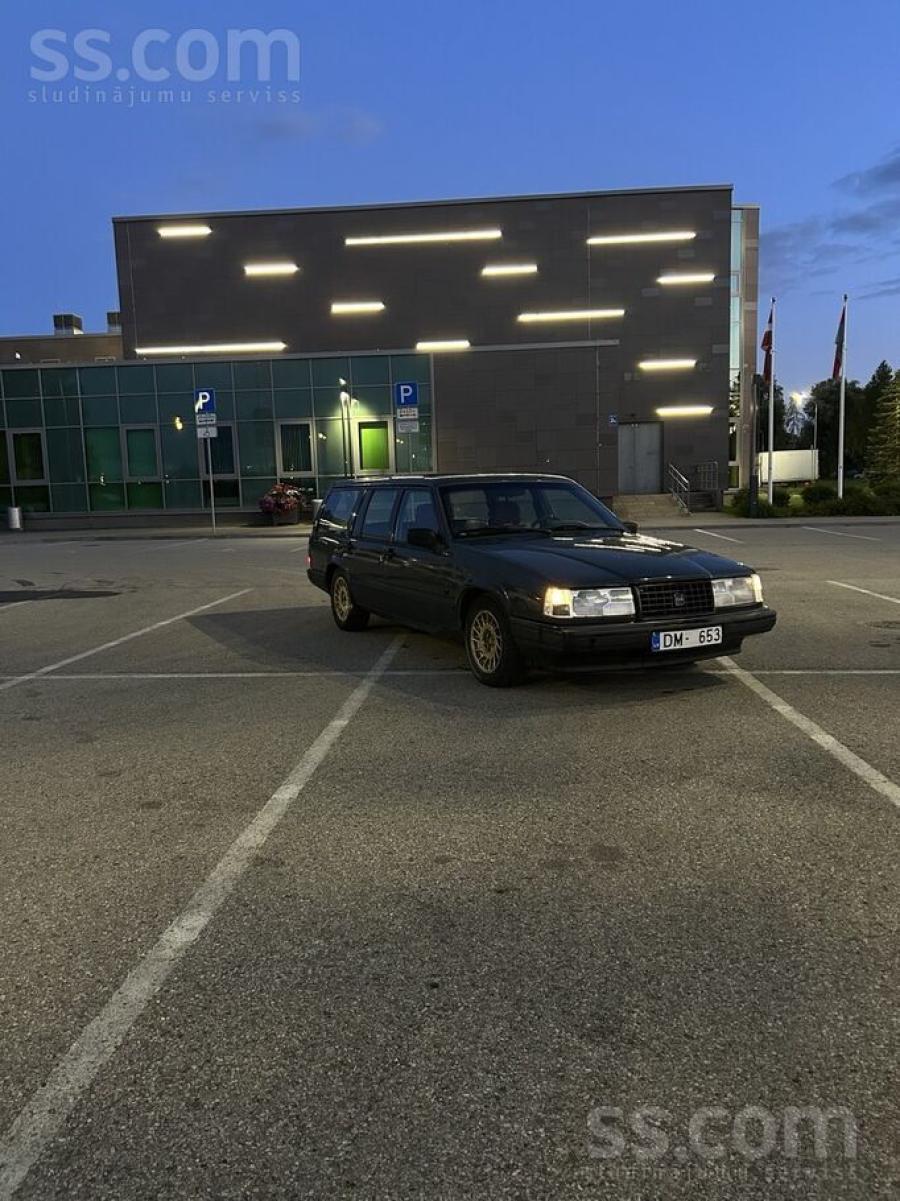Grey Volvo 940 1991 in Riga, with an engine capacity of 2.40 L and mileage of 505 thousand km for 2650 €, photo 1 on AUTOMOTO.COM.LV
