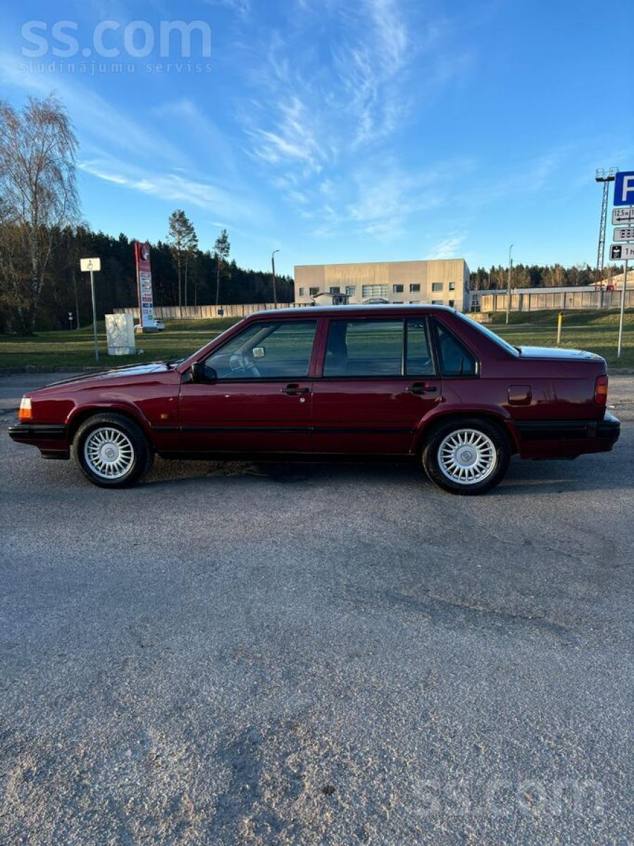 Sarkans Volvo 940 1995 Rīga, ar dzinēja tilpumu 2.40 L un nobraukumu 365 tūkst. km par 5700 €, foto 3 vietnē AUTOMOTO.COM.LV