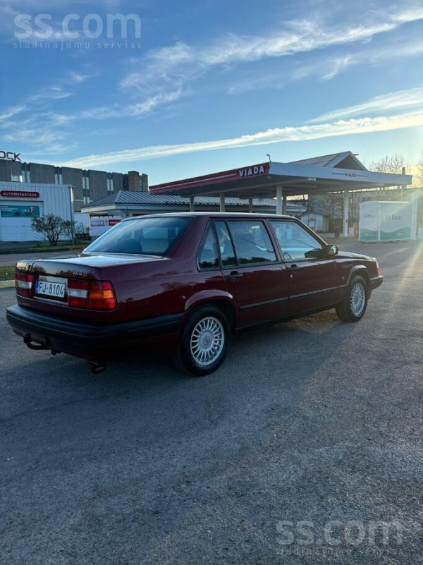 Sarkans Volvo 940 1995 Rīga, ar dzinēja tilpumu 2.40 L un nobraukumu 365 tūkst. km par 5700 €, foto 3 vietnē AUTOMOTO.COM.LV