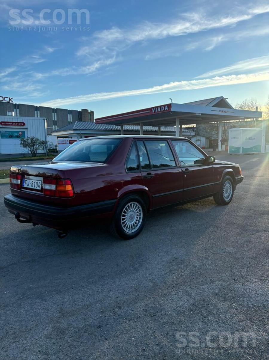 Sarkans Volvo 940 1995 Rīga, ar dzinēja tilpumu 2.40 L un nobraukumu 365 tūkst. km par 5700 €, foto 4 vietnē AUTOMOTO.COM.LV