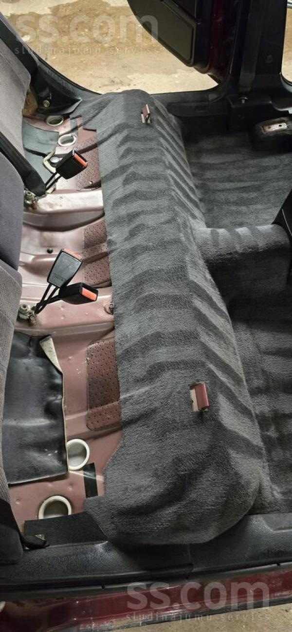 Sarkans Volvo 940 1995 Rīga, ar dzinēja tilpumu 2.40 L un nobraukumu 365 tūkst. km par 5700 €, foto 8 vietnē AUTOMOTO.COM.LV