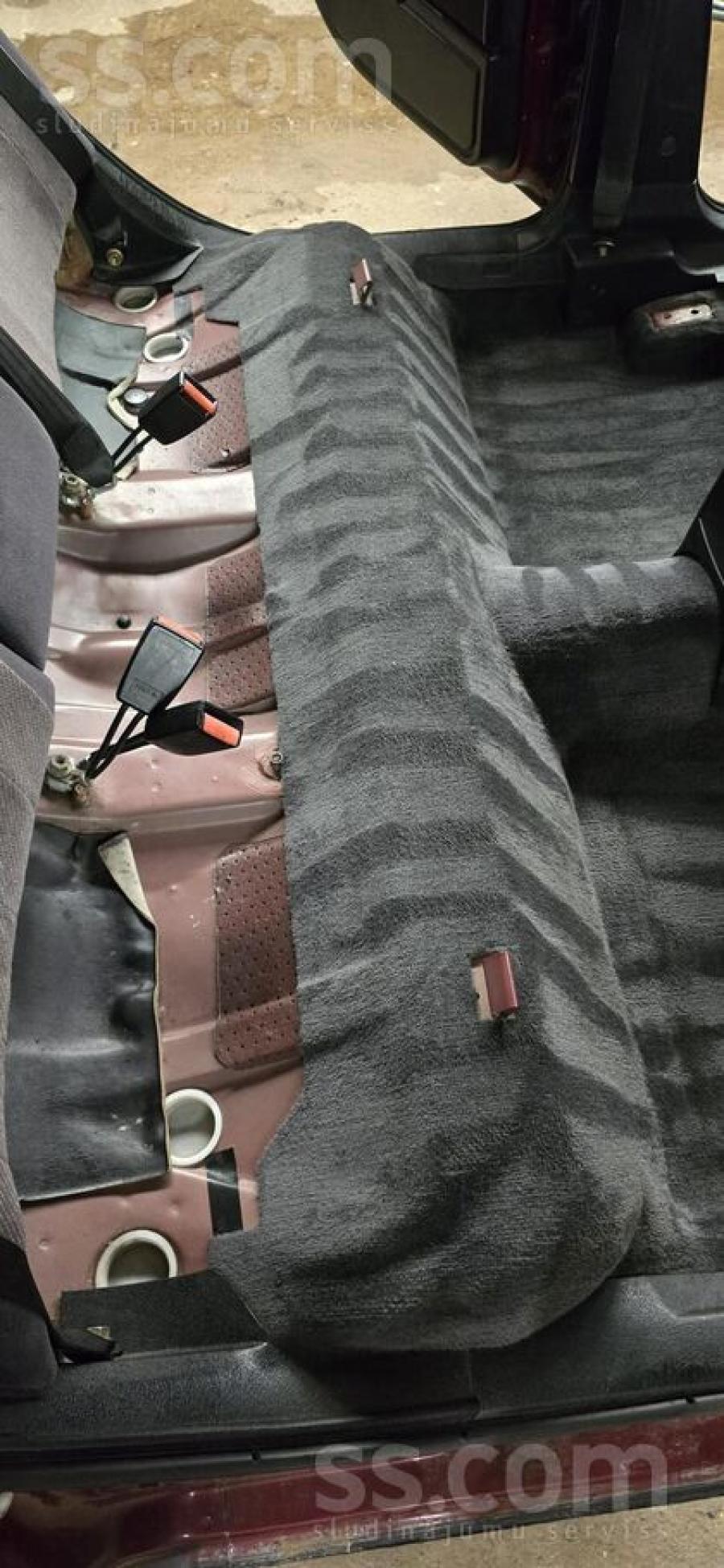 Sarkans Volvo 940 1995 Rīga, ar dzinēja tilpumu 2.40 L un nobraukumu 365 tūkst. km par 5700 €, foto 9 vietnē AUTOMOTO.COM.LV
