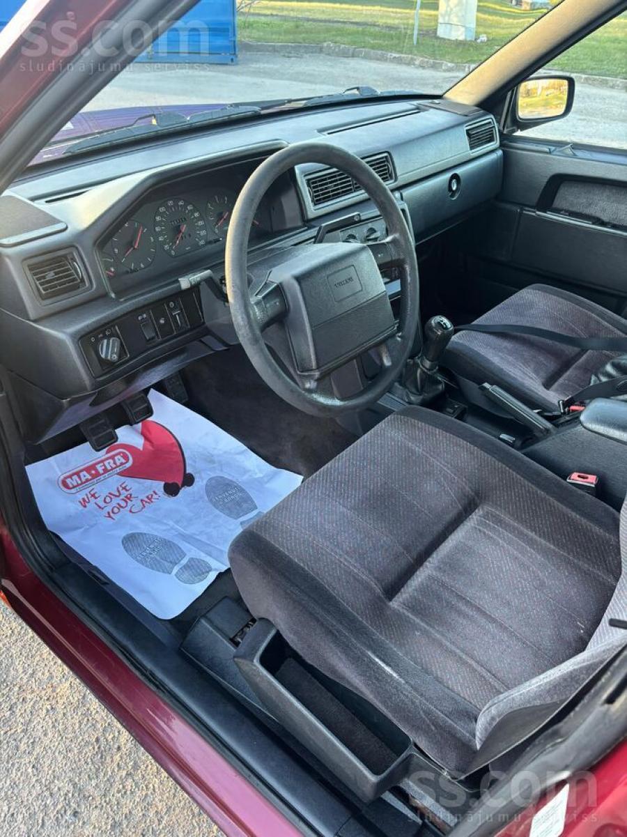 Sarkans Volvo 940 1995 Rīga, ar dzinēja tilpumu 2.40 L un nobraukumu 365 tūkst. km par 5700 €, foto 12 vietnē AUTOMOTO.COM.LV