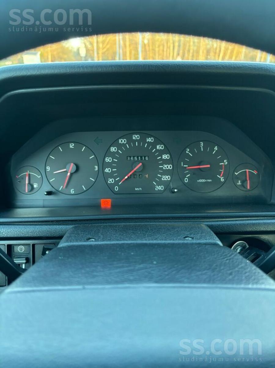 Sarkans Volvo 940 1995 Rīga, ar dzinēja tilpumu 2.40 L un nobraukumu 365 tūkst. km par 5700 €, foto 17 vietnē AUTOMOTO.COM.LV