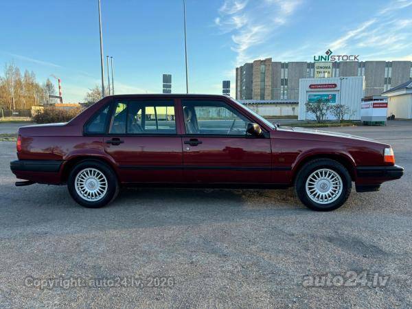 Red Volvo 940 1995 in Riga, with an engine capacity of 2.40 L and mileage of 365 thousand km for 5200 €, photo 1 on AUTOMOTO.COM.LV