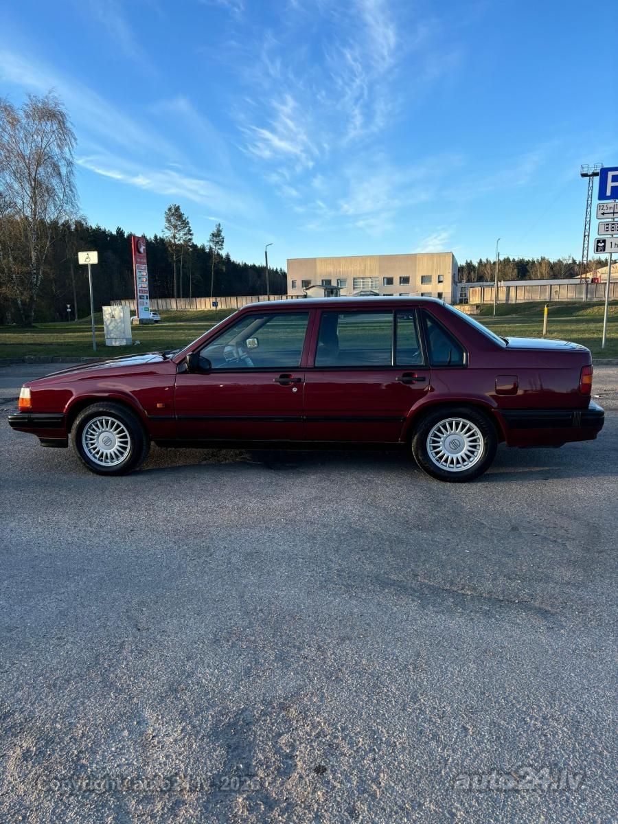 Sarkans Volvo 940 1995 Rīga, ar dzinēja tilpumu 2.40 L un nobraukumu 365 tūkst. km par 5200 €, foto 3 vietnē AUTOMOTO.COM.LV
