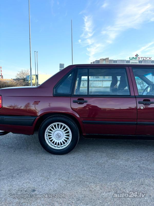 Red Volvo 940 1995 in Riga, with an engine capacity of 2.40 L and mileage of 365 thousand km for 5200 €, photo 6 on AUTOMOTO.COM.LV