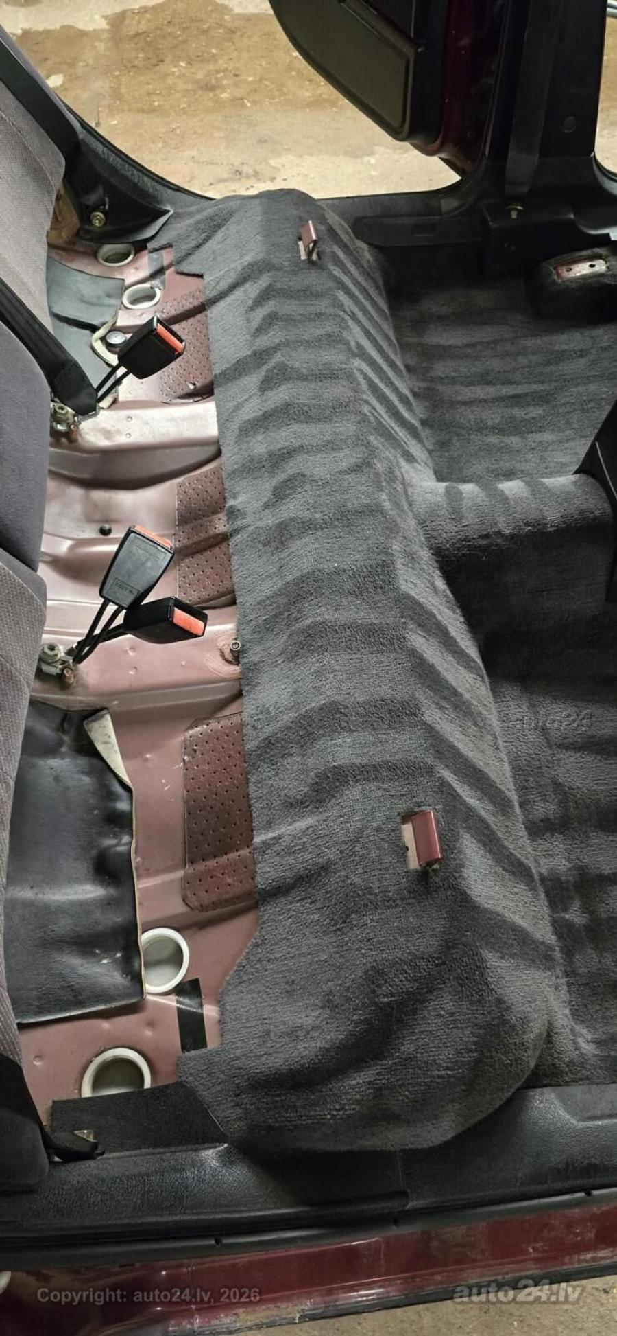Sarkans Volvo 940 1995 Rīga, ar dzinēja tilpumu 2.40 L un nobraukumu 365 tūkst. km par 5200 €, foto 9 vietnē AUTOMOTO.COM.LV