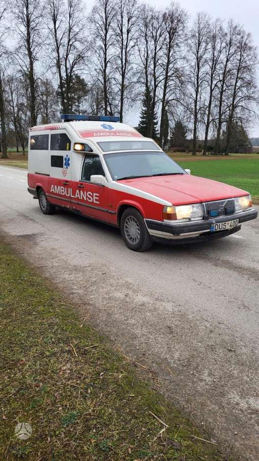 Red Volvo 960 1994 in Panevezys, with an engine capacity of 2.92 L and mileage of 489 thousand km for 4890 €, photo 3 on AUTOMOTO.COM.LV