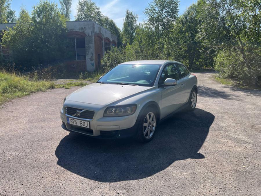 Beige Volvo C30 2009 in Johvi, with an engine capacity of 1.60 L and mileage of 210 thousand km for 2800 €, photo 5 on AUTOMOTO.COM.LV