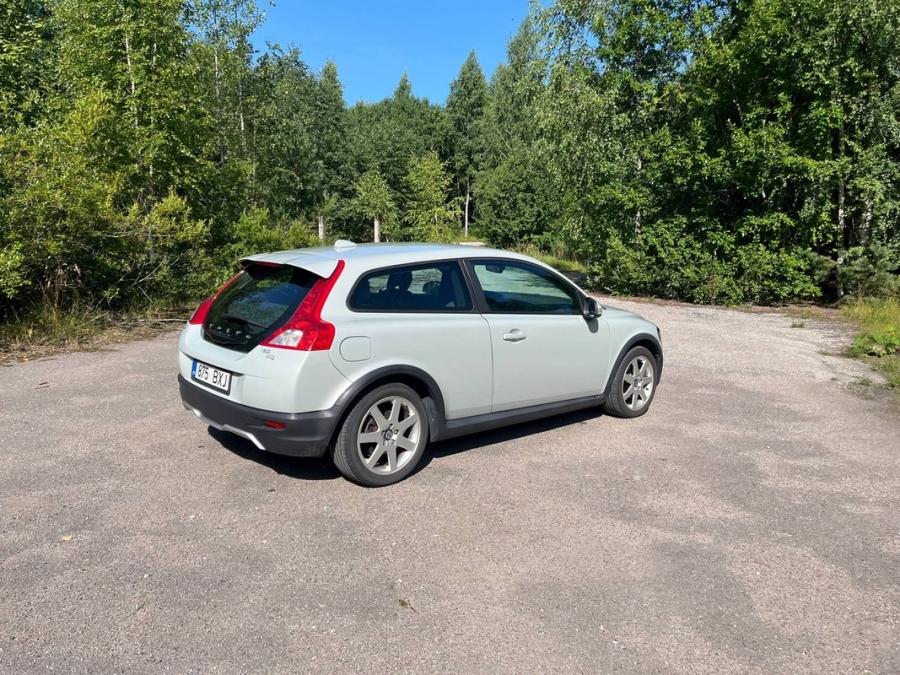 Beige Volvo C30 2009 in Johvi, with an engine capacity of 1.60 L and mileage of 210 thousand km for 2800 €, photo 15 on AUTOMOTO.COM.LV