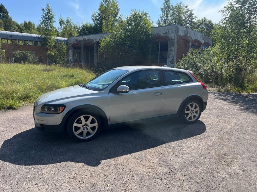 Beige Volvo C30 2009 in Johvi, with an engine capacity of 1.60 L and mileage of 210 thousand km for 2800 €, photo 18 on AUTOMOTO.COM.LV