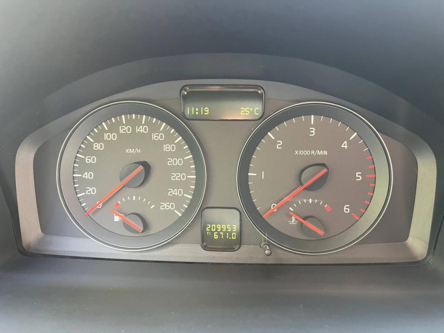 Beige Volvo C30 2009 in Johvi, with an engine capacity of 1.60 L and mileage of 210 thousand km for 2800 €, photo 25 on AUTOMOTO.COM.LV