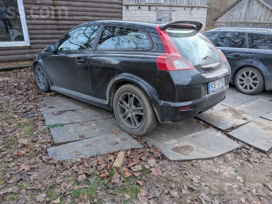 Black Volvo C30 2007 in Tukums, with an engine capacity of 2.00 L and mileage of 400 thousand km for 1500 €, photo 5 on AUTOMOTO.COM.LV