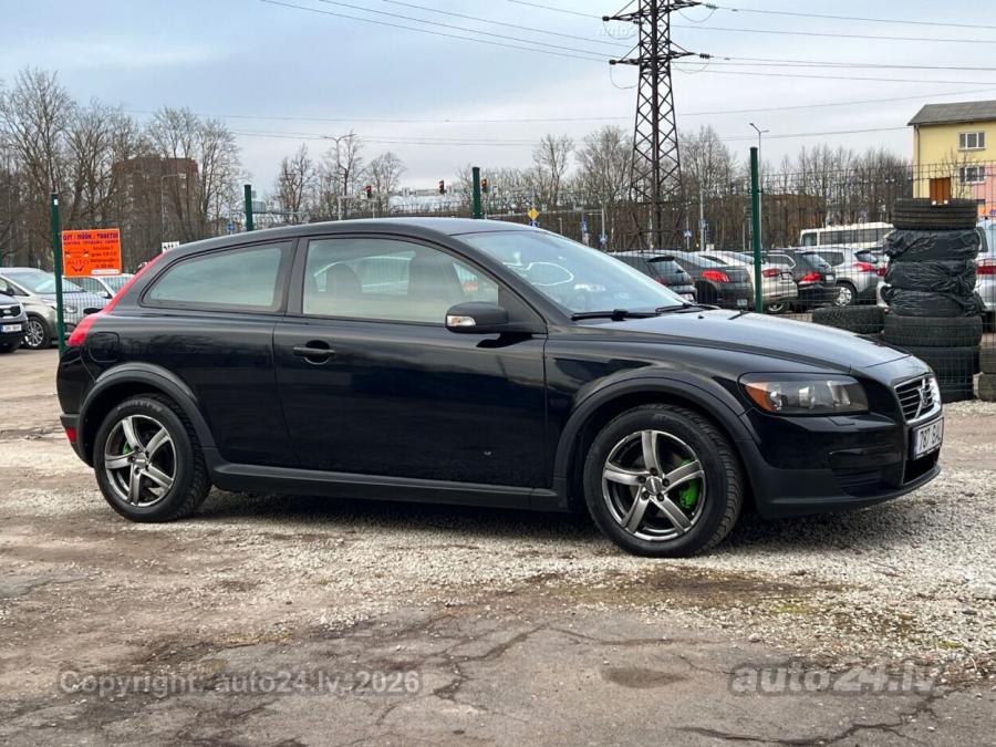 Black Volvo C30 2007 in Narva, with an engine capacity of 1.80 L and mileage of 264 thousand km for 2499 €, photo 2 on AUTOMOTO.COM.LV