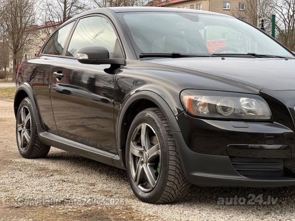 Black Volvo C30 2007 in Narva, with an engine capacity of 1.80 L and mileage of 264 thousand km for 2499 €, photo 4 on AUTOMOTO.COM.LV