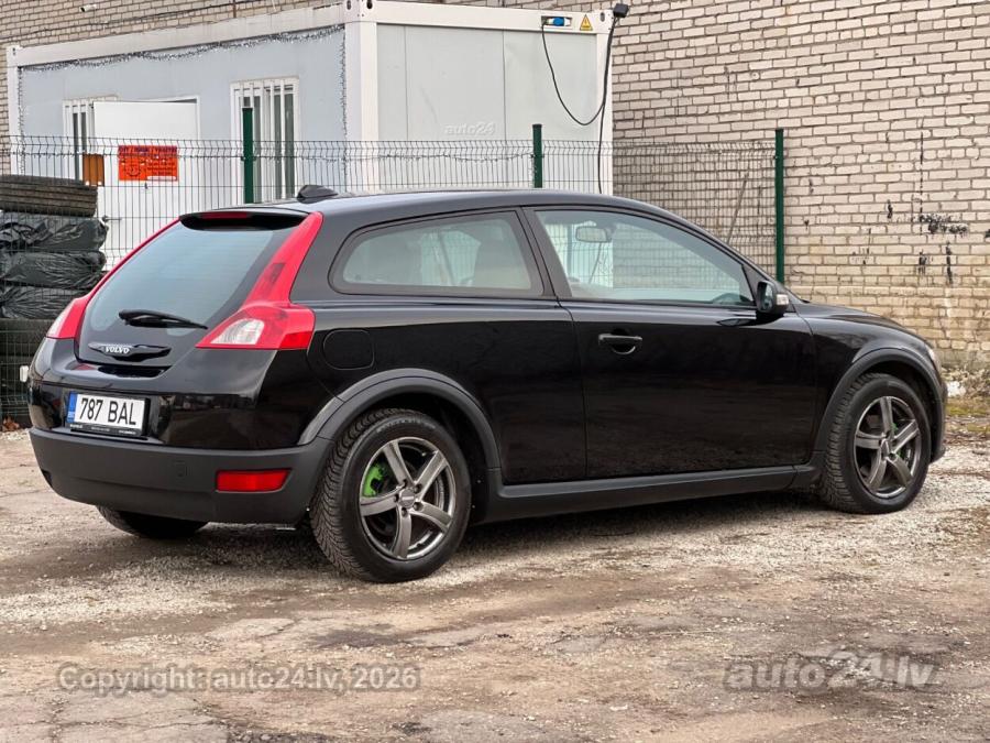 Black Volvo C30 2007 in Narva, with an engine capacity of 1.80 L and mileage of 264 thousand km for 2499 €, photo 6 on AUTOMOTO.COM.LV