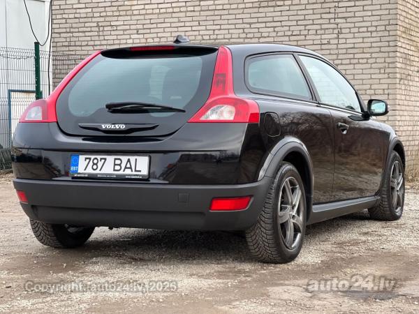 Black Volvo C30 2007 in Narva, with an engine capacity of 1.80 L and mileage of 264 thousand km for 2499 €, photo 7 on AUTOMOTO.COM.LV