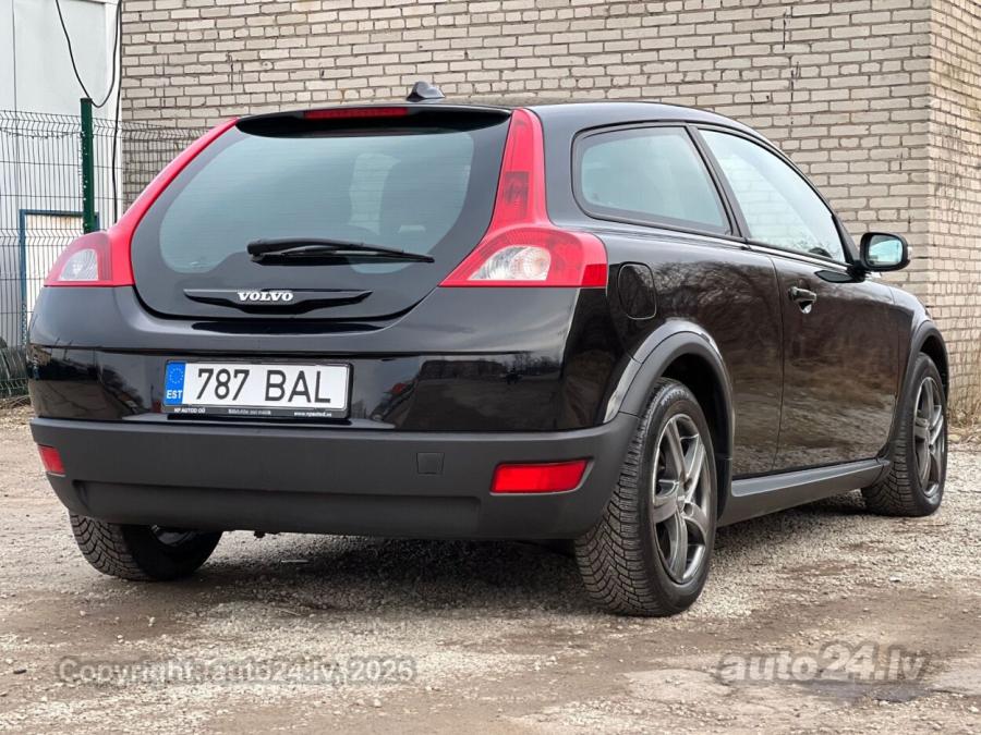 Black Volvo C30 2007 in Narva, with an engine capacity of 1.80 L and mileage of 264 thousand km for 2499 €, photo 7 on AUTOMOTO.COM.LV