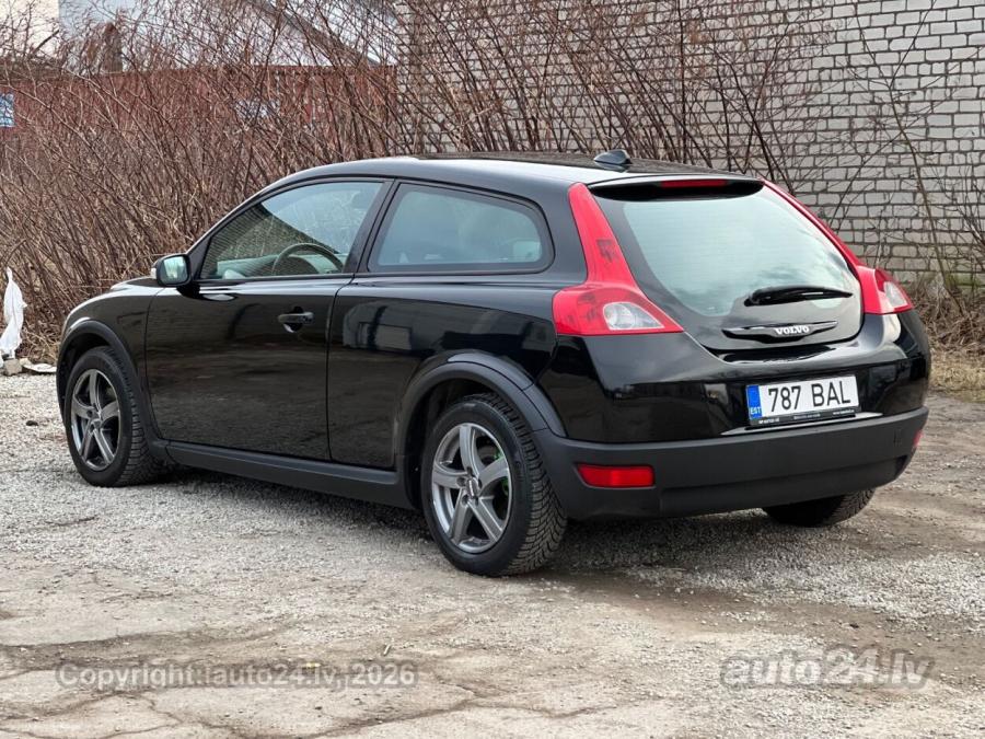 Black Volvo C30 2007 in Narva, with an engine capacity of 1.80 L and mileage of 264 thousand km for 2499 €, photo 8 on AUTOMOTO.COM.LV