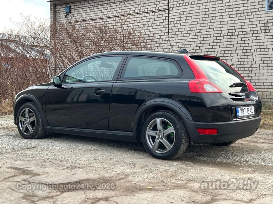 Black Volvo C30 2007 in Narva, with an engine capacity of 1.80 L and mileage of 264 thousand km for 2499 €, photo 11 on AUTOMOTO.COM.LV