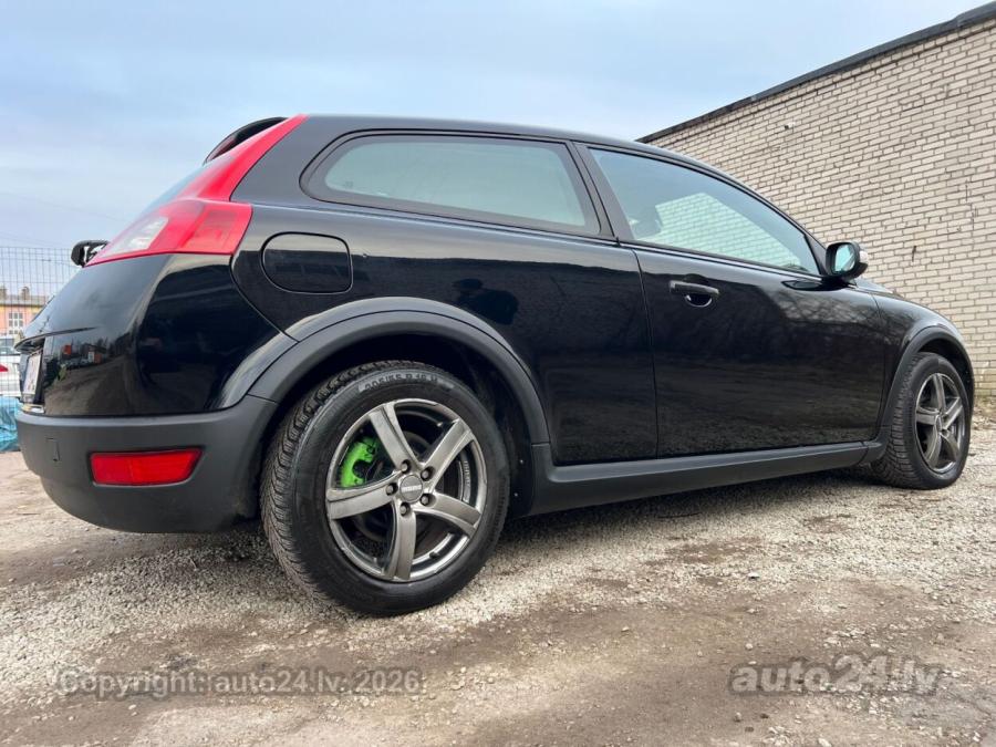 Black Volvo C30 2007 in Narva, with an engine capacity of 1.80 L and mileage of 264 thousand km for 2499 €, photo 14 on AUTOMOTO.COM.LV
