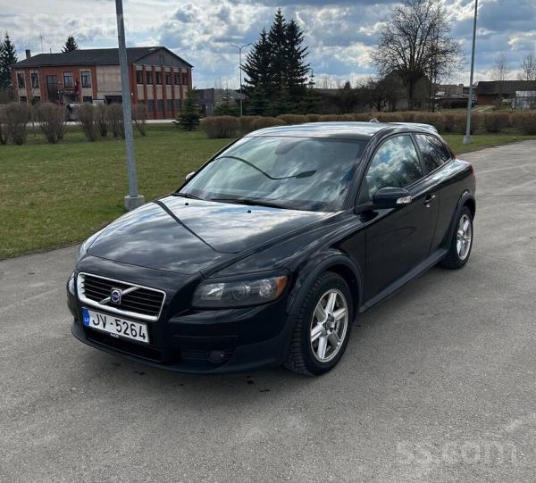 Melns Volvo C30 2007 Jēkabpils, ar dzinēja tilpumu 2.40 L un nobraukumu 295 tūkst. km par 2000 €, foto 1 vietnē AUTOMOTO.COM.LV