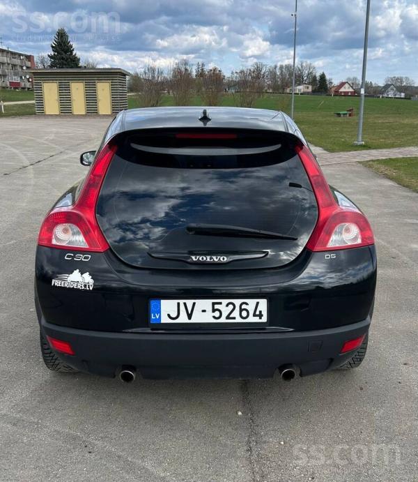 Melns Volvo C30 2007 Jēkabpils, ar dzinēja tilpumu 2.40 L un nobraukumu 295 tūkst. km par 2000 €, foto 3 vietnē AUTOMOTO.COM.LV
