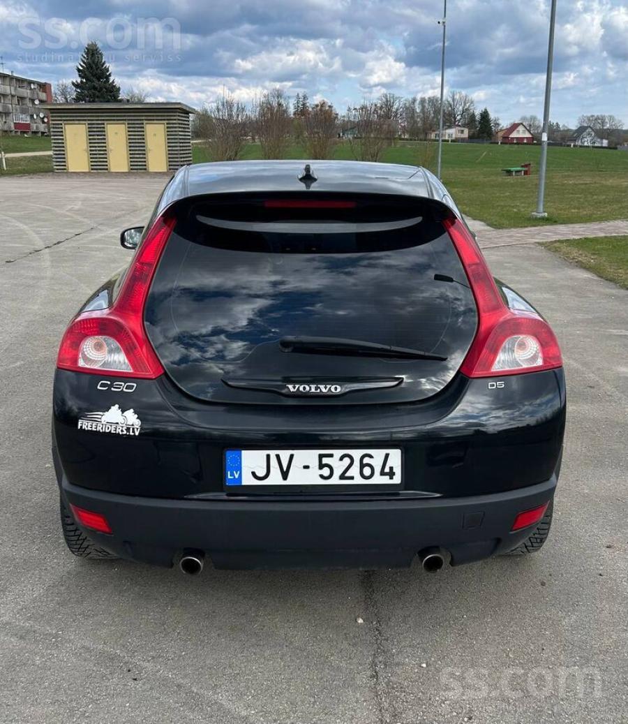 Black Volvo C30 2007 in Jekabpils, with an engine capacity of 2.40 L and mileage of 295 thousand km for 2000 €, photo 4 on AUTOMOTO.COM.LV
