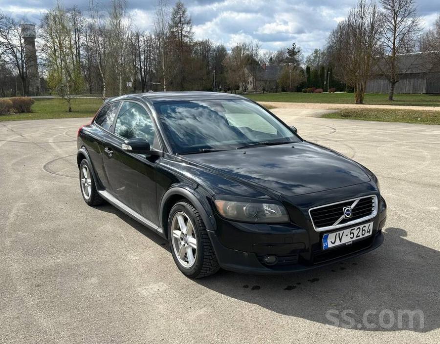 Black Volvo C30 2007 in Jekabpils, with an engine capacity of 2.40 L and mileage of 295 thousand km for 2000 €, photo 5 on AUTOMOTO.COM.LV