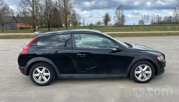 Melns Volvo C30 2007 Jēkabpils, ar dzinēja tilpumu 2.40 L un nobraukumu 295 tūkst. km par 2000 €, foto 5 vietnē AUTOMOTO.COM.LV