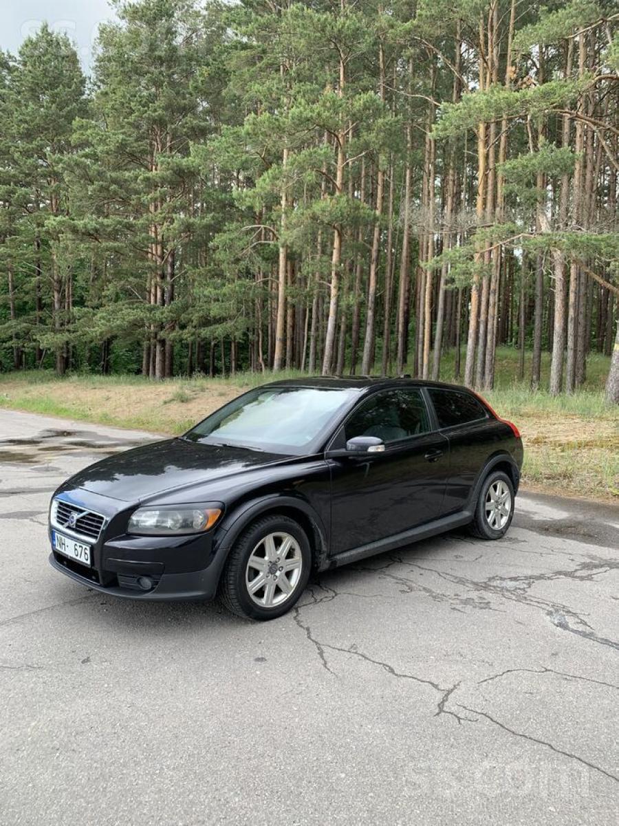 Melns Volvo C30 2007 Rīga, ar dzinēja tilpumu 1.60 L un nobraukumu 449 tūkst. km par 3995 €, foto 1 vietnē AUTOMOTO.COM.LV
