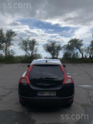 Melns Volvo C30 2007 Rīga, ar dzinēja tilpumu 1.60 L un nobraukumu 449 tūkst. km par 3995 €, foto 5 vietnē AUTOMOTO.COM.LV