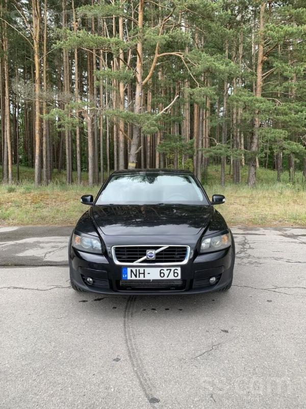 Black Volvo C30 2007 in Riga, with an engine capacity of 1.60 L and mileage of 449 thousand km for 3995 €, photo 7 on AUTOMOTO.COM.LV