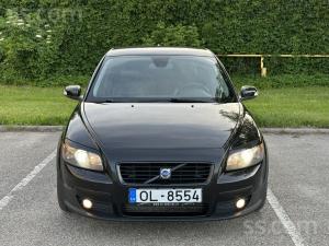 Black Volvo C30 2007 in Jelgava, with an engine capacity of 2.40 L and mileage of 275 thousand km for 3950 €, photo 3 on AUTOMOTO.COM.LV