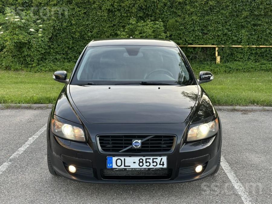 Black Volvo C30 2007 in Jelgava, with an engine capacity of 2.40 L and mileage of 275 thousand km for 3950 €, photo 3 on AUTOMOTO.COM.LV